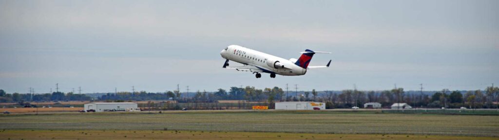 Delta Take Off – Grand Forks International Airport